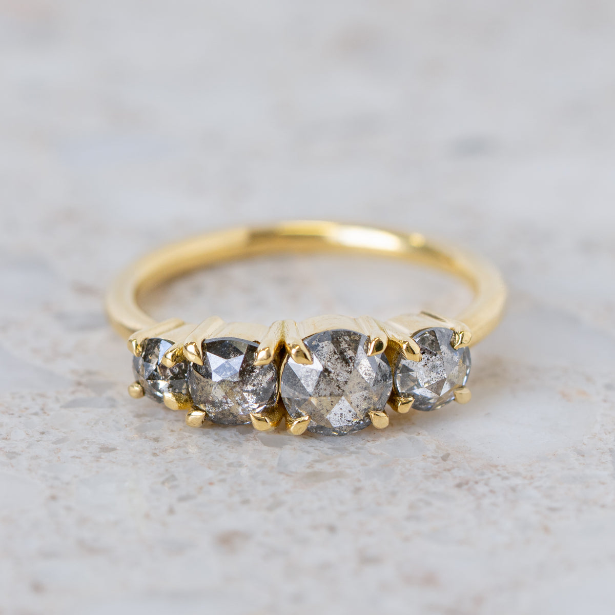 One-off Dark and Stormy Salt and Pepper Diamond Splice Ring in 18ct Ye ...